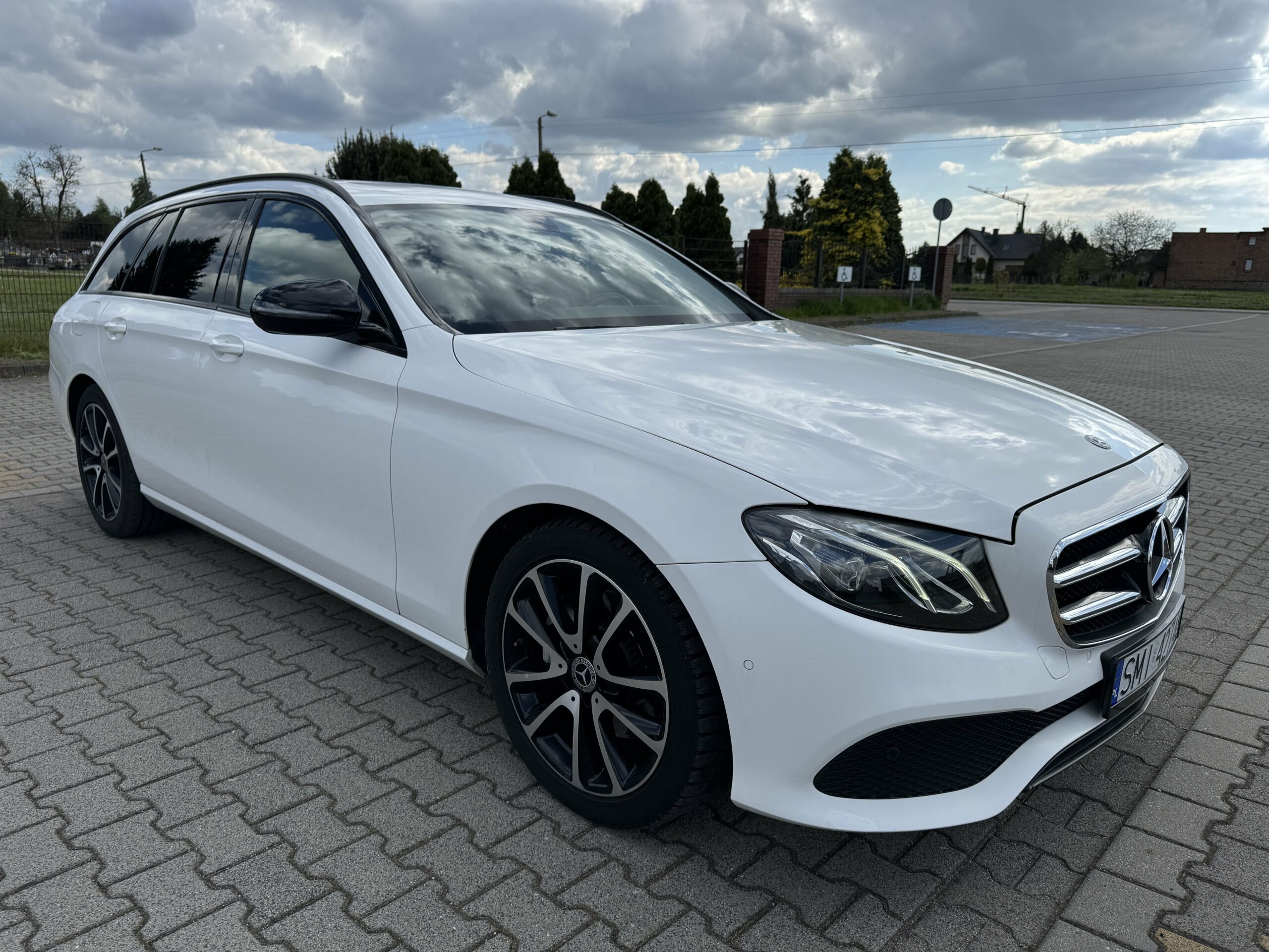 Mercedes-Benz Klasa E 220 d 4Matic T 9G-TRONIC Avantgarde 2019 rok ...